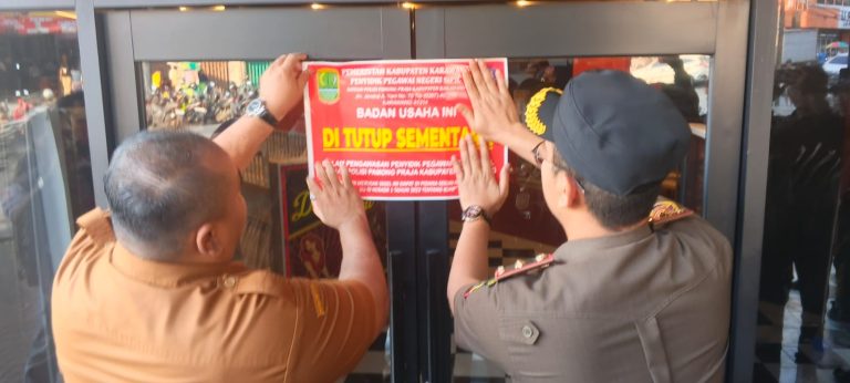 Langgar Izin Penjualan Minol, Tempat Hiburan Helen's Karawang Disegel ...